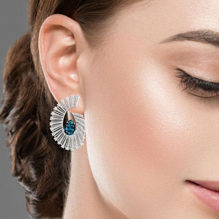 18 Karat Labyrinth White Gold Earring With Vs-Gh Diamonds And Blue ...