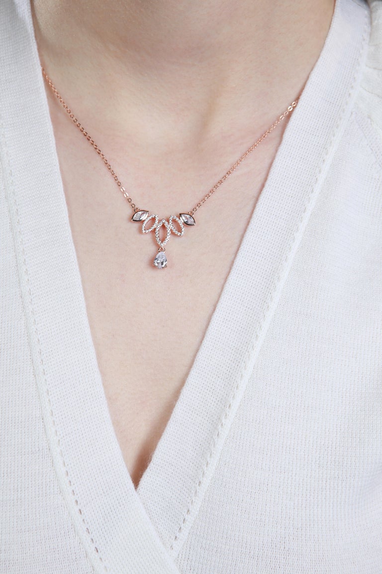 18 Karat Rose Gold Diamond Dew Drop Necklace For Sale at 1stDibs