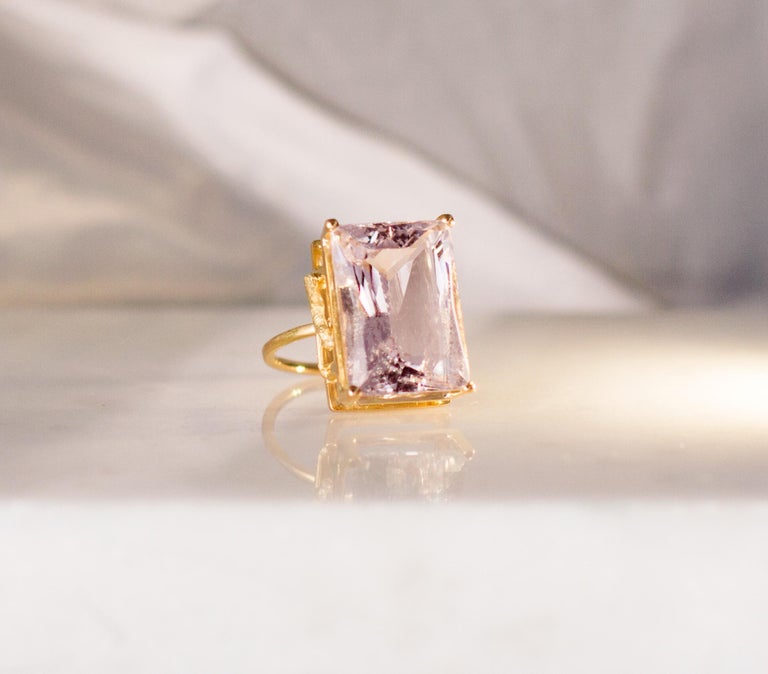 18 Karat Rose Gold Ring with 6.4 Carat Morganite For Sale at 1stDibs