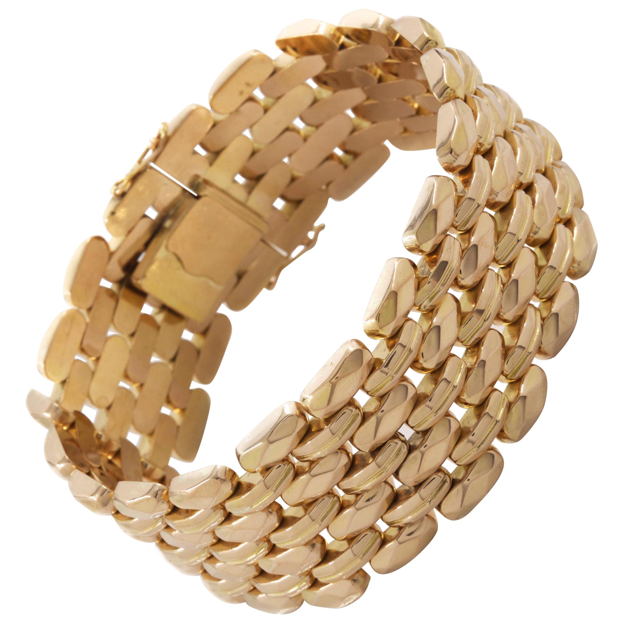 Rose Gold Chain Mail Bracelet with Lion Closure For Sale at 1stDibs