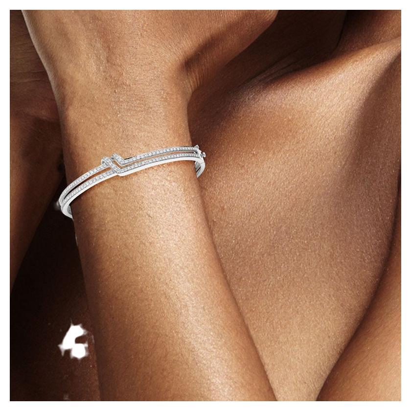 18 Karat Wave White Gold Bracelet Bangle With Vs Gh Diamonds For Sale