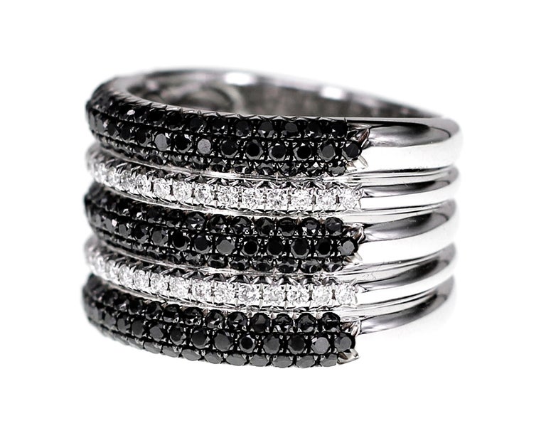 18 Karat White and Black Diamond Cocktail Ring For Sale at 1stDibs ...