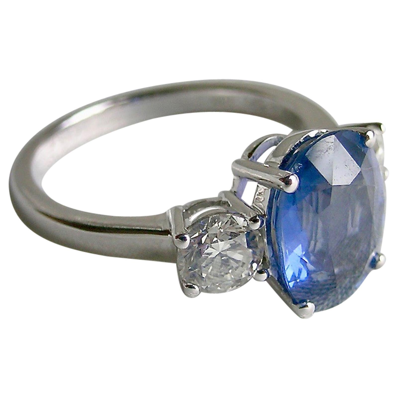3-Stone Blue Sapphire Ring with White Bullet Diamonds For Sale at 1stDibs