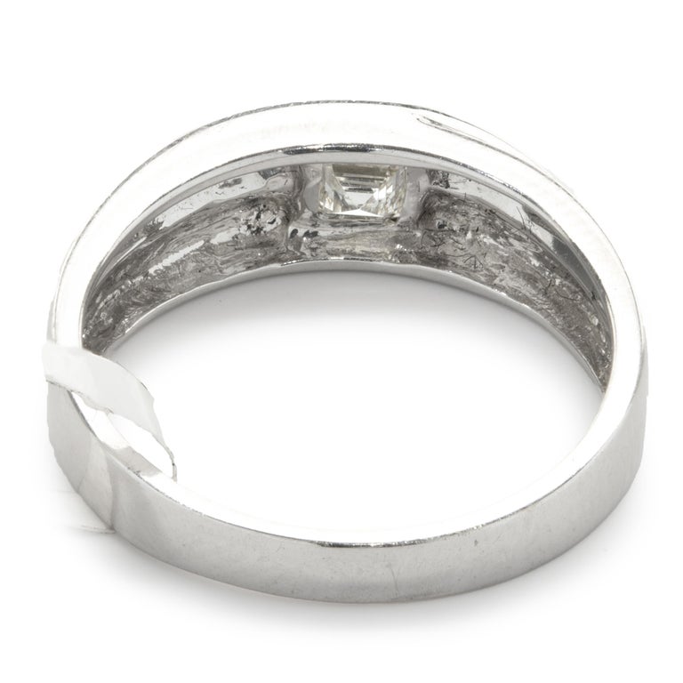 18 Karat White Gold Ascher Cut Solitaire Diamond Band For Sale at 1stDibs