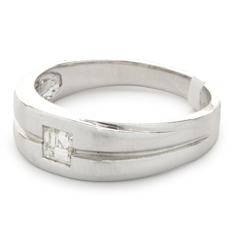 18 Karat White Gold Ascher Cut Solitaire Diamond Band For Sale at 1stDibs