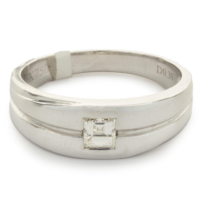 18 Karat White Gold Ascher Cut Solitaire Diamond Band For Sale at 1stDibs