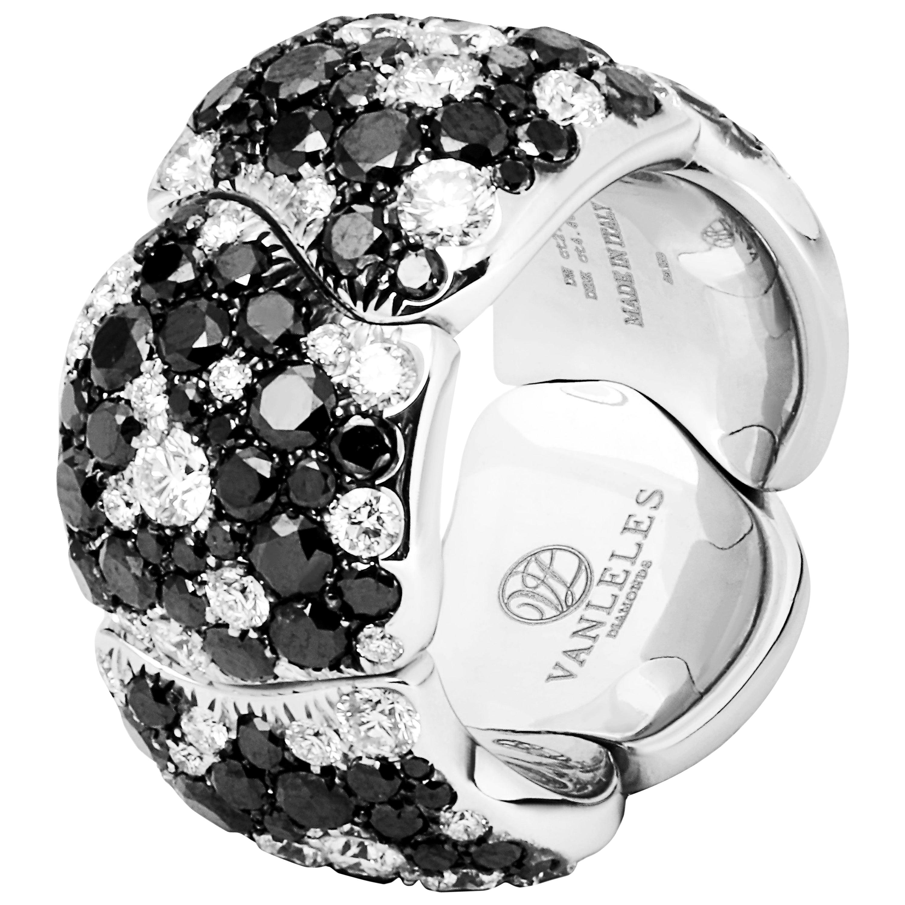 Obsidian and Diamond Ring, 18 Karat White Gold For Sale at 1stdibs