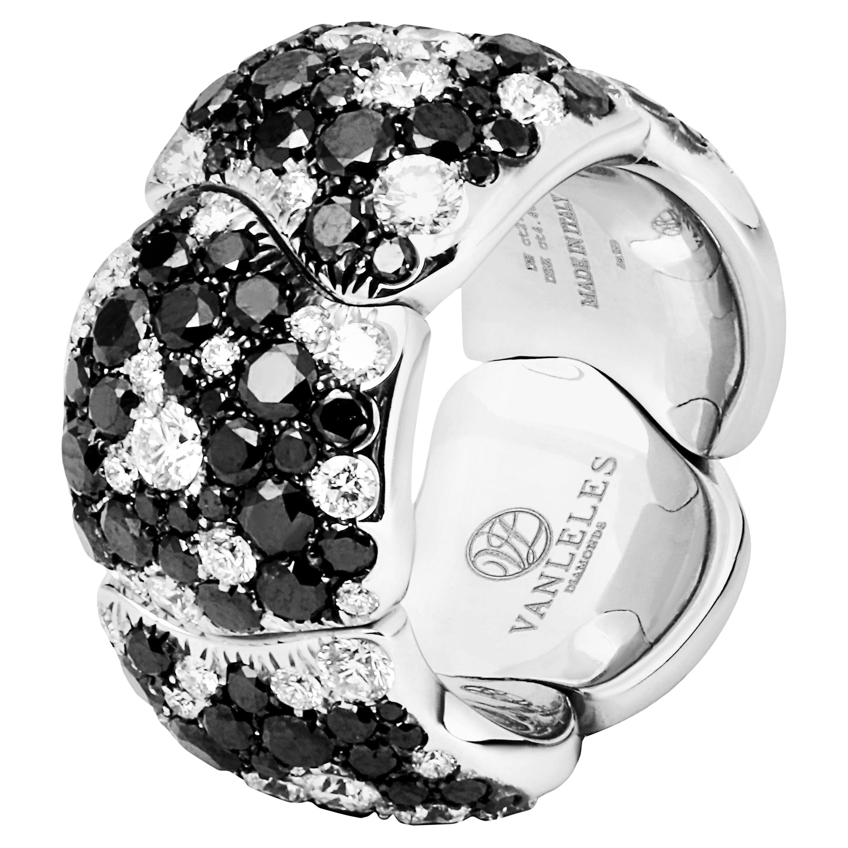 18 Karat White Gold and White Diamonds Wide Band Ring For Sale at 1stDibs