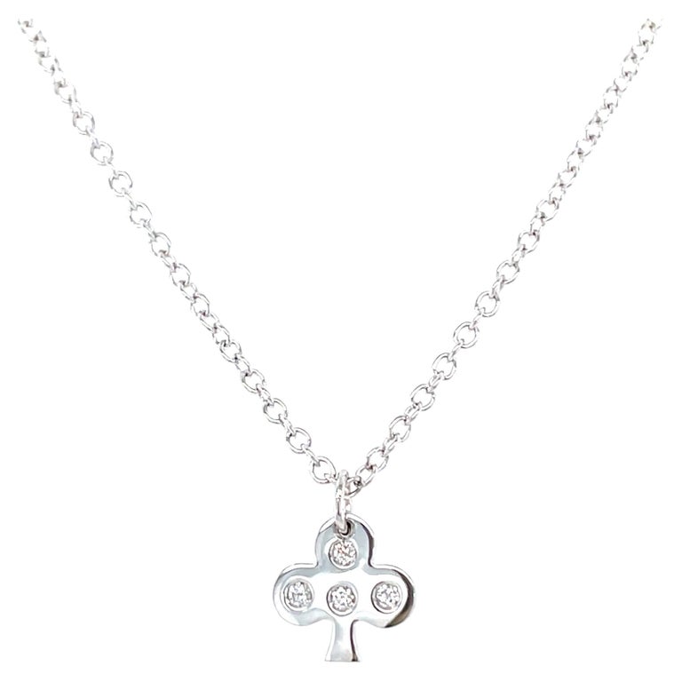 18 Karat White Gold Club Symbol Diamond Pendant For Sale at 1stDibs