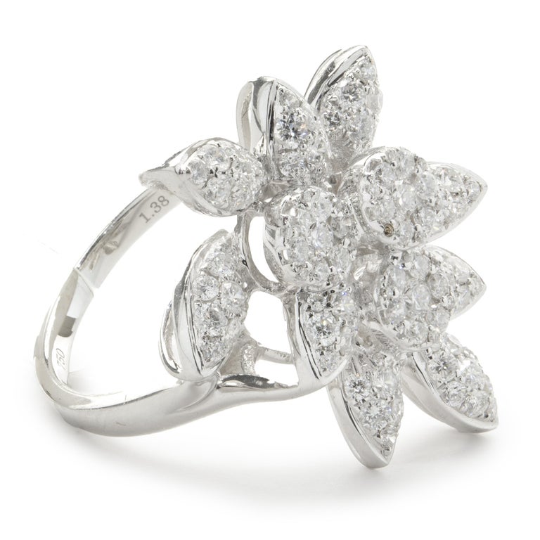18 Karat White Gold Cluster Diamond Flower Ring For Sale at 1stDibs