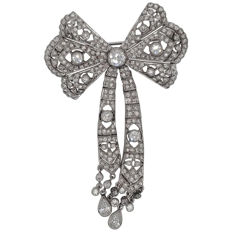 18 Karat White Gold Diamond Bow Brooch with 2.20 Carat at 1stDibs