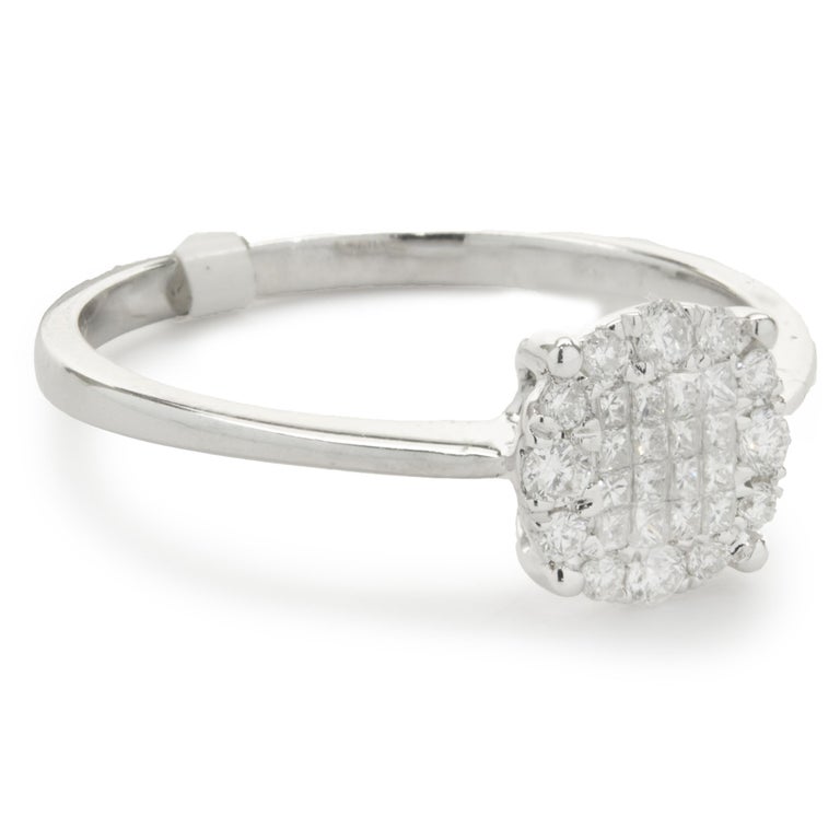 18 Karat White Gold Diamond Cluster Ring For Sale at 1stDibs
