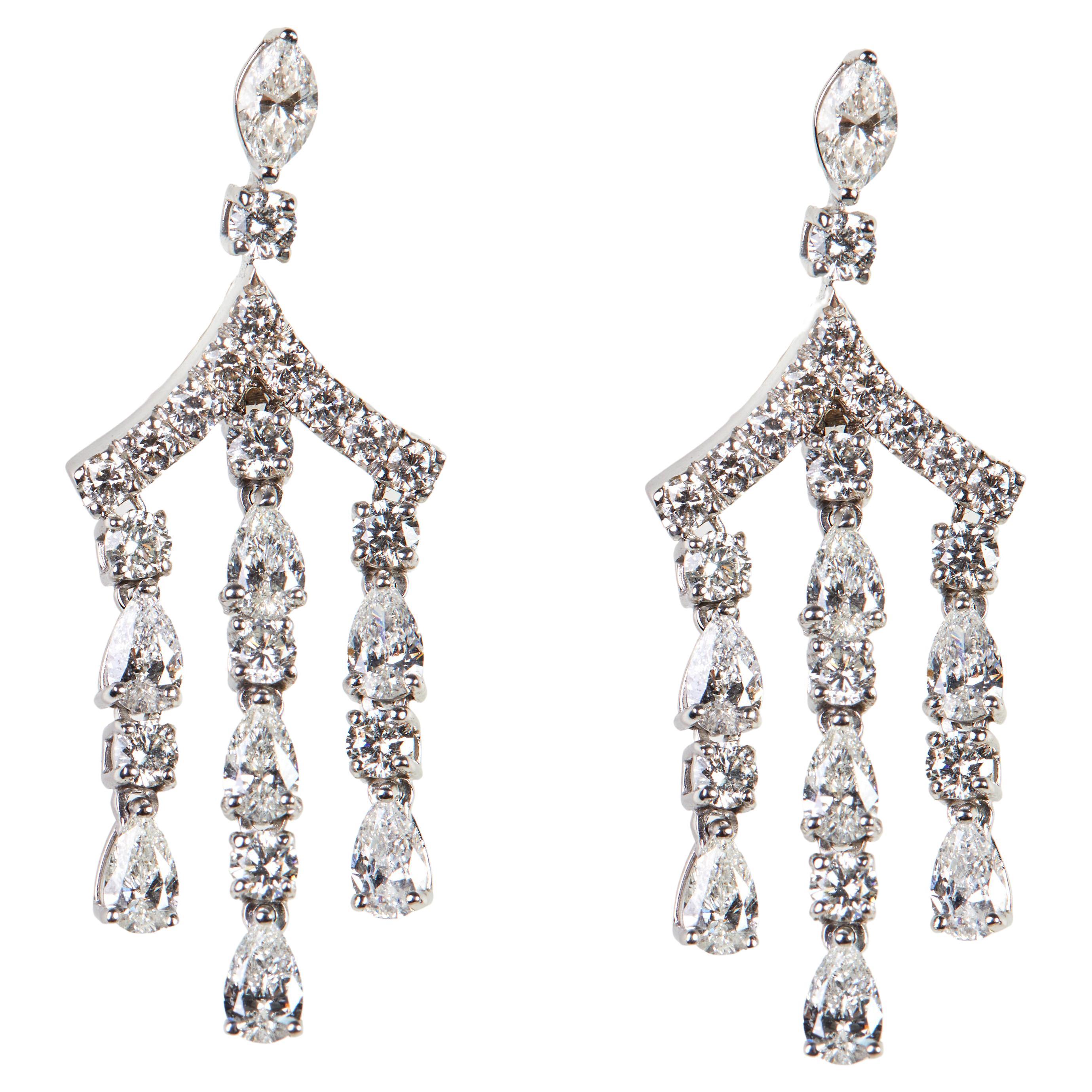 18 Karat White Gold Diamond Dangle Earrings For Sale at 1stDibs