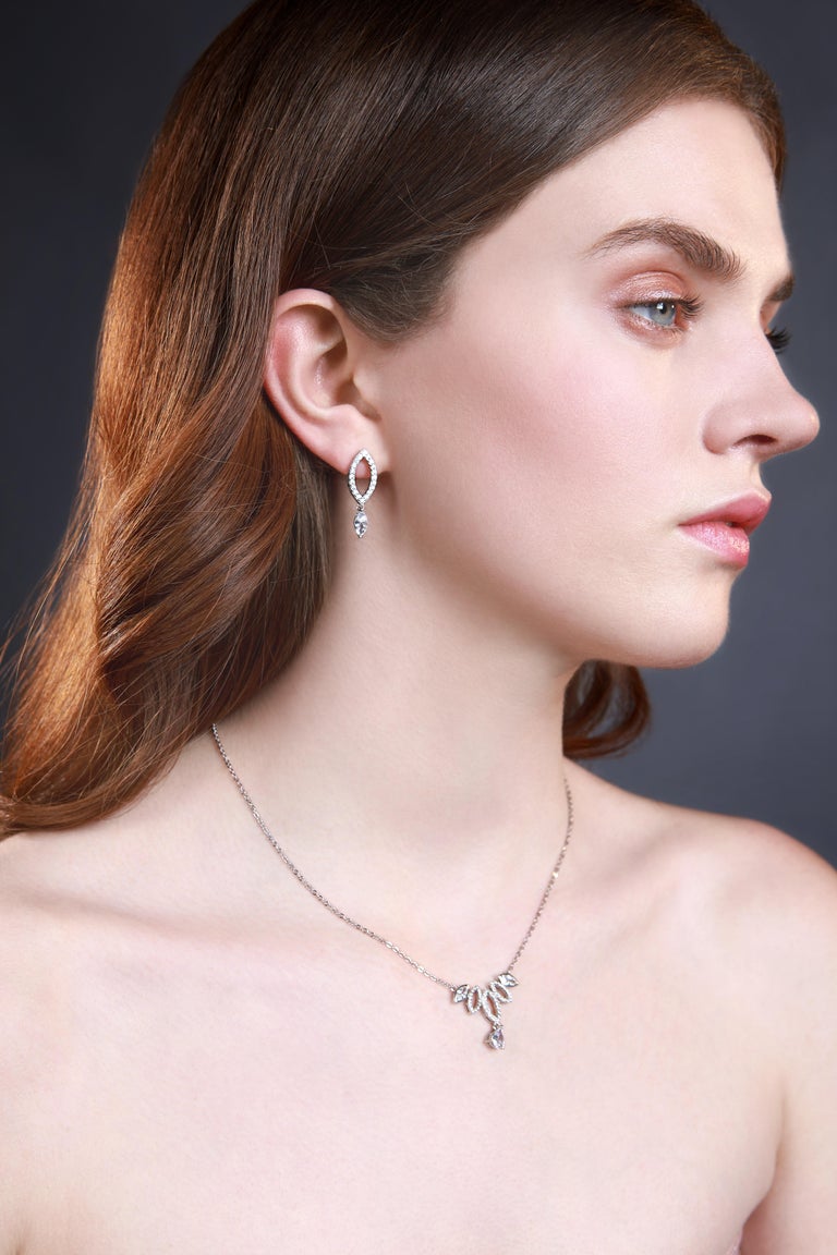 18 Karat White Gold Diamond Dew Drop Stud Earrings For Sale at 1stDibs