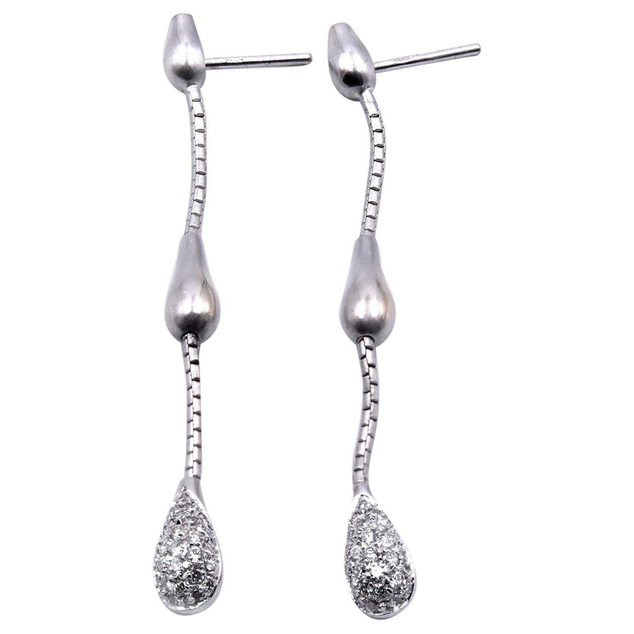 18 Karat White Gold Diamond Drop Earrings at 1stDibs