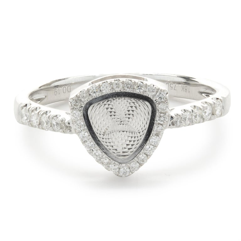 18 Karat White Gold Diamond Illusion Trillion Cut Ring For Sale at 1stDibs