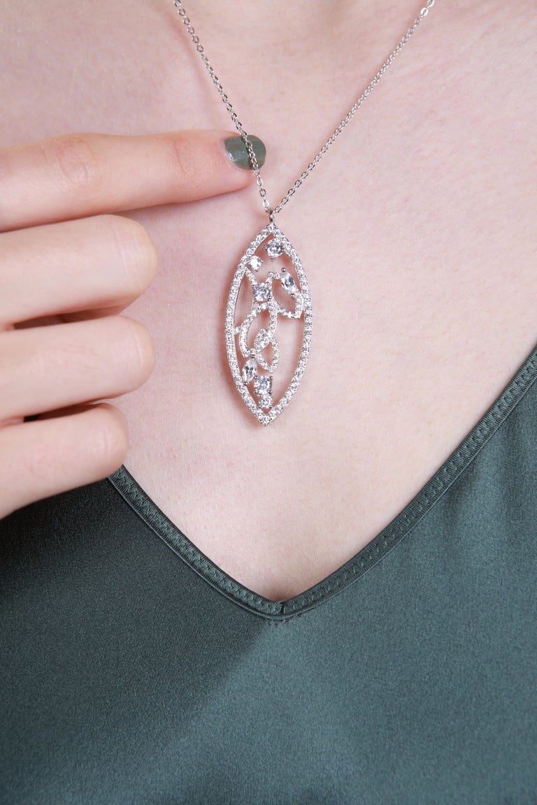 18 Karat White Gold Diamond Lattice Pendant Necklace For Sale at 1stDibs