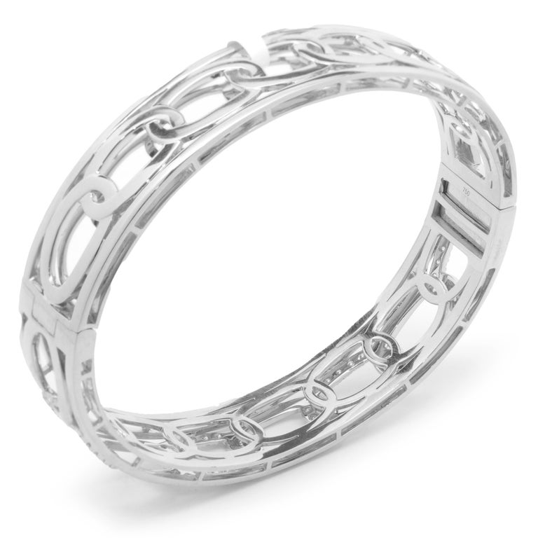 18 Karat White Gold Diamond Oval Link Bangle Bracelet For Sale at 1stDibs