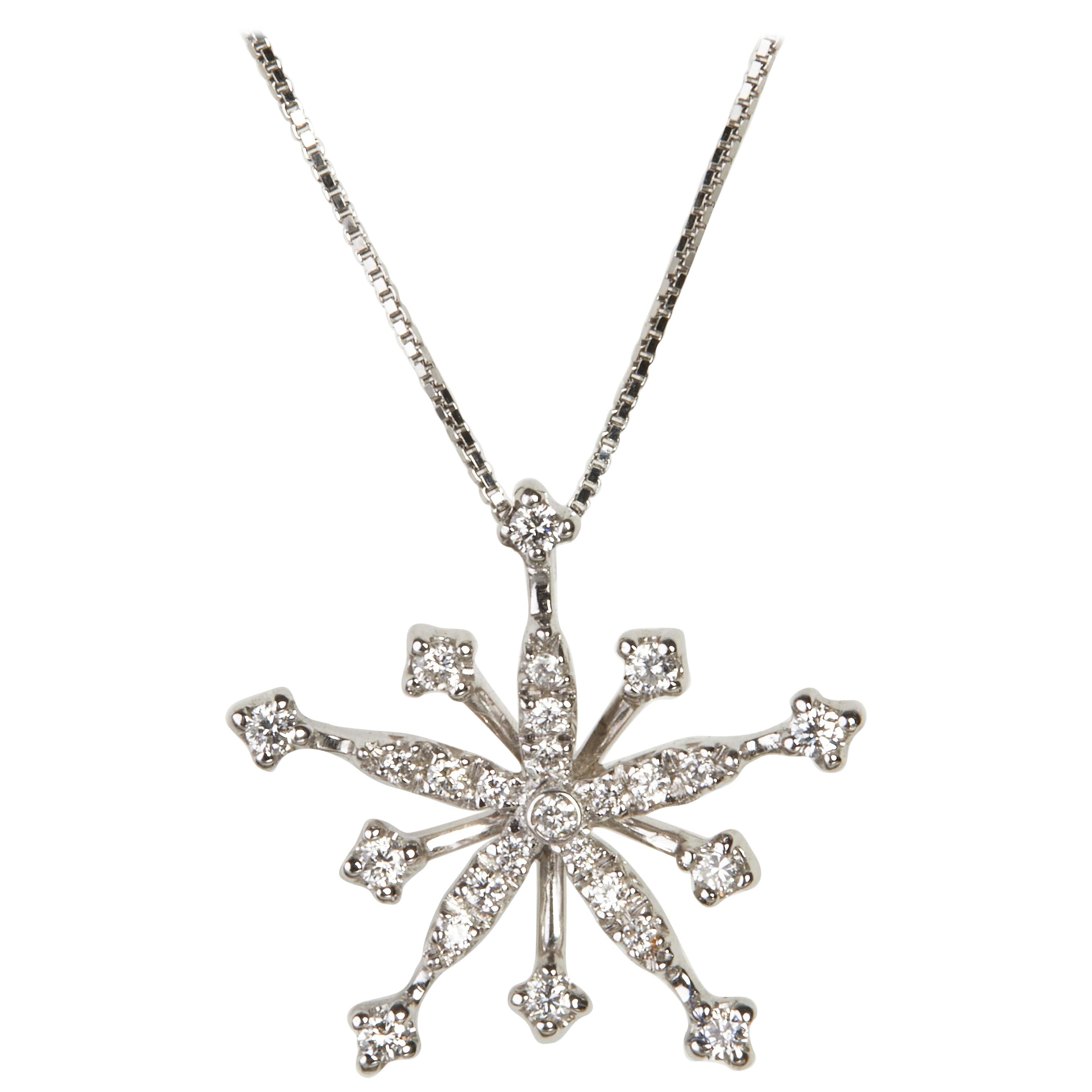 18 Karat White Gold Diamond Pendant Necklace at 1stDibs