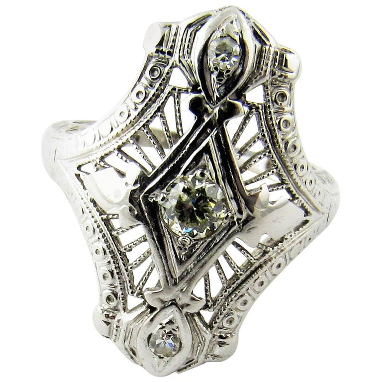 18 Karat White Gold Filagree Diamond Ring at 1stDibs