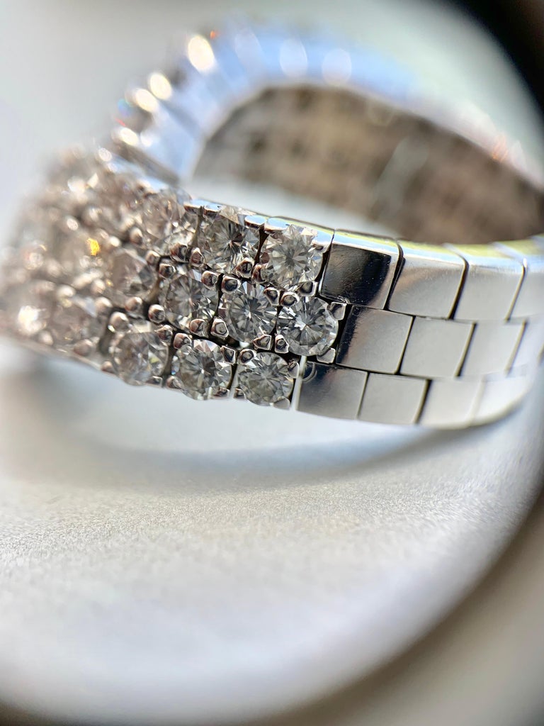 18 Karat White Gold Flexible Diamond V Style Ring For Sale at 1stDibs ...