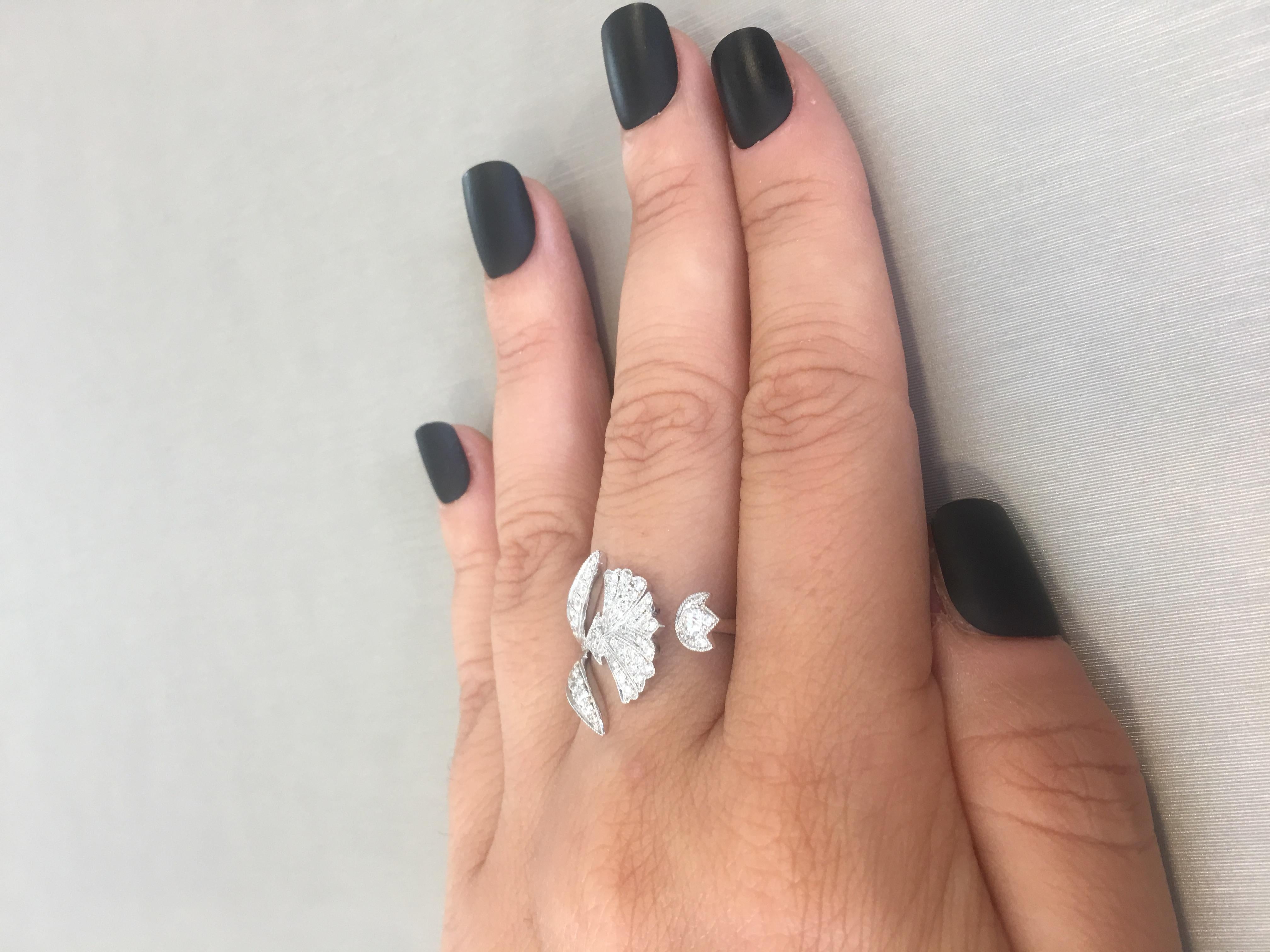 18 Karat White Gold Monan Carnation Ring Set with 0.92 Carat of ...