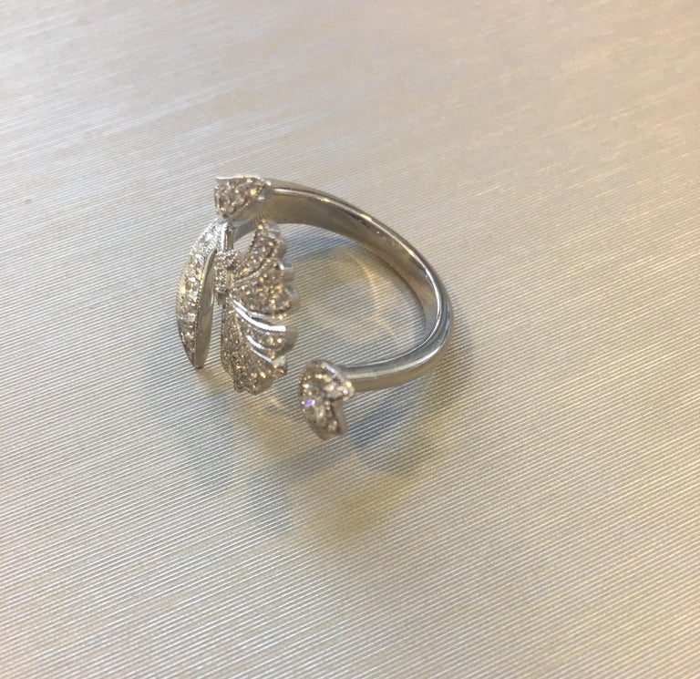 18 Karat White Gold Monan Carnation Ring Set with 0.92 Carat of ...