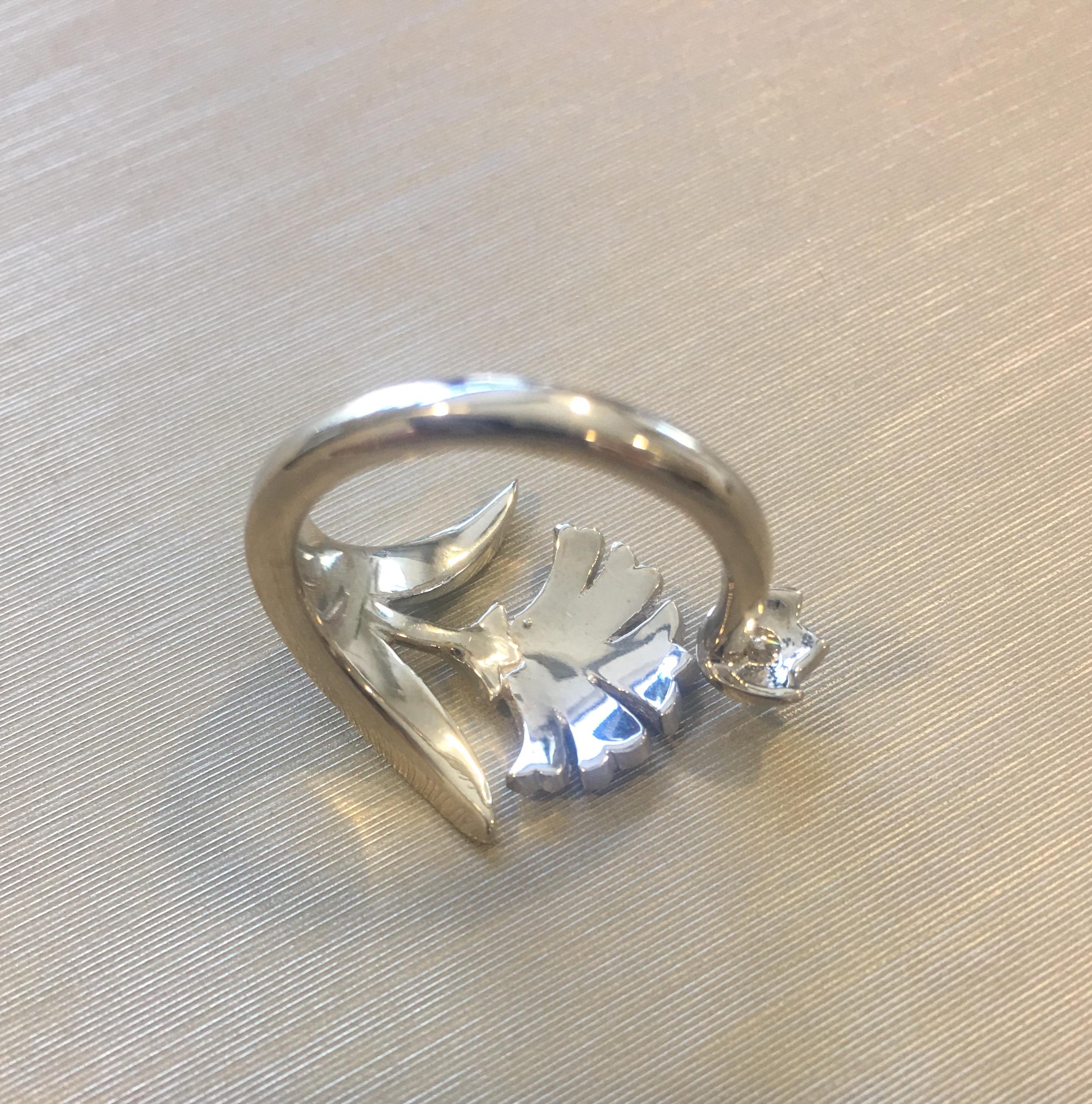 18 Karat White Gold Monan Carnation Ring Set with 0.92 Carat of ...