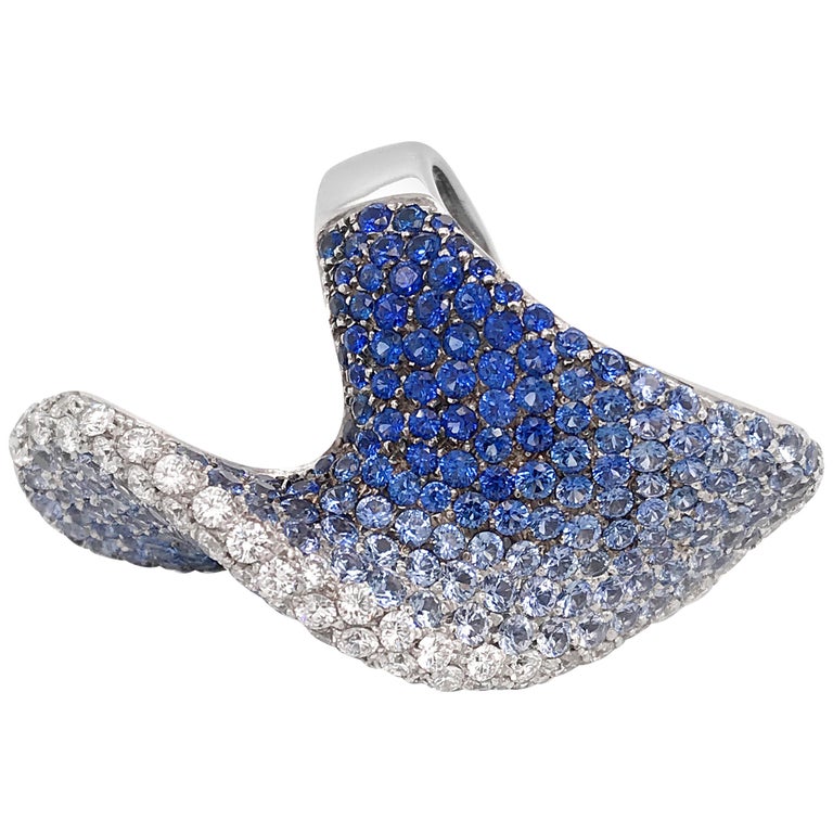 18 Karat White Gold Ombre Sapphire And Diamond Ring At 1stdibs