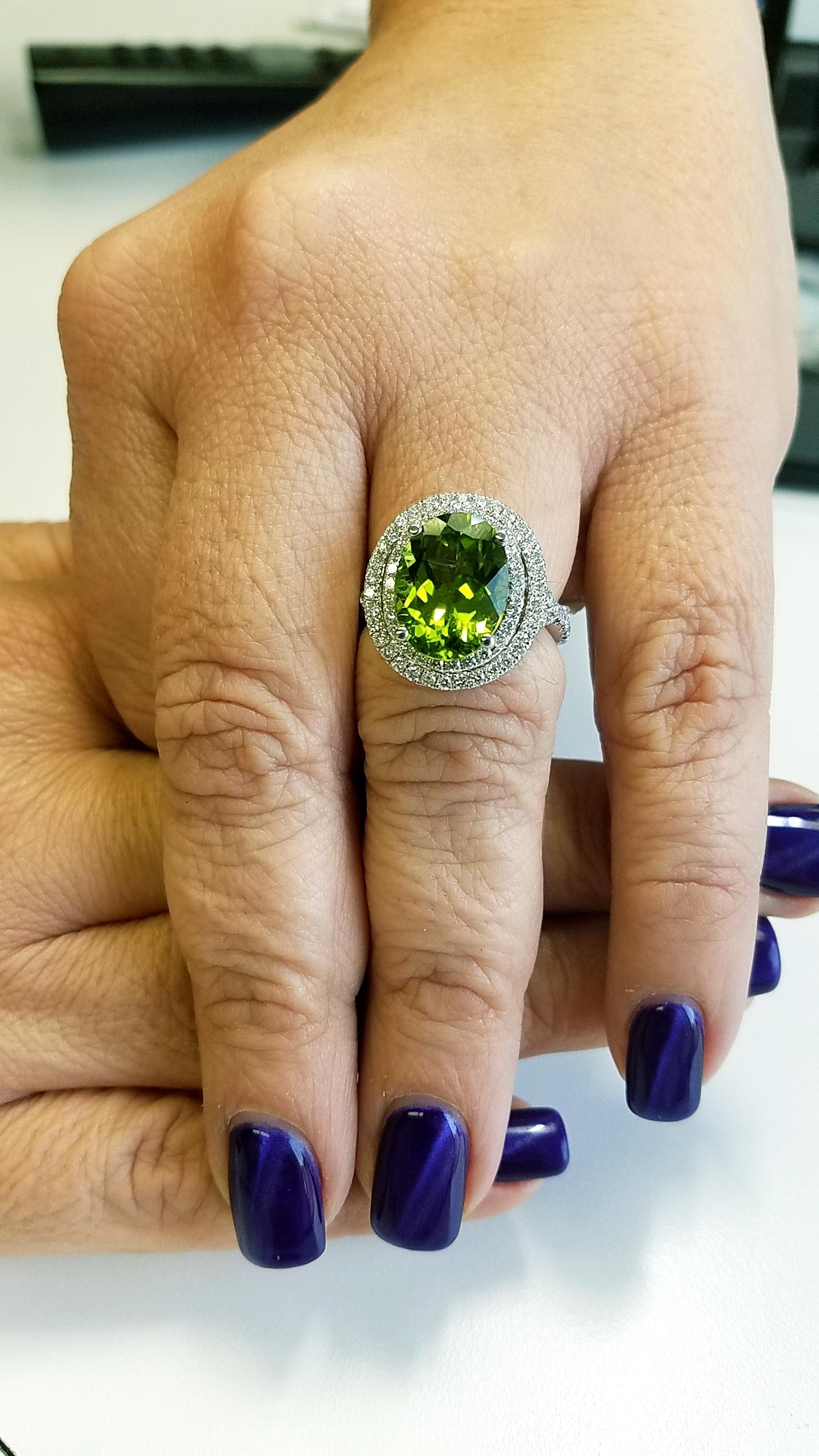 18 Karat White Gold Oval Cut Peridot and Diamond Ring For Sale at 1stDibs