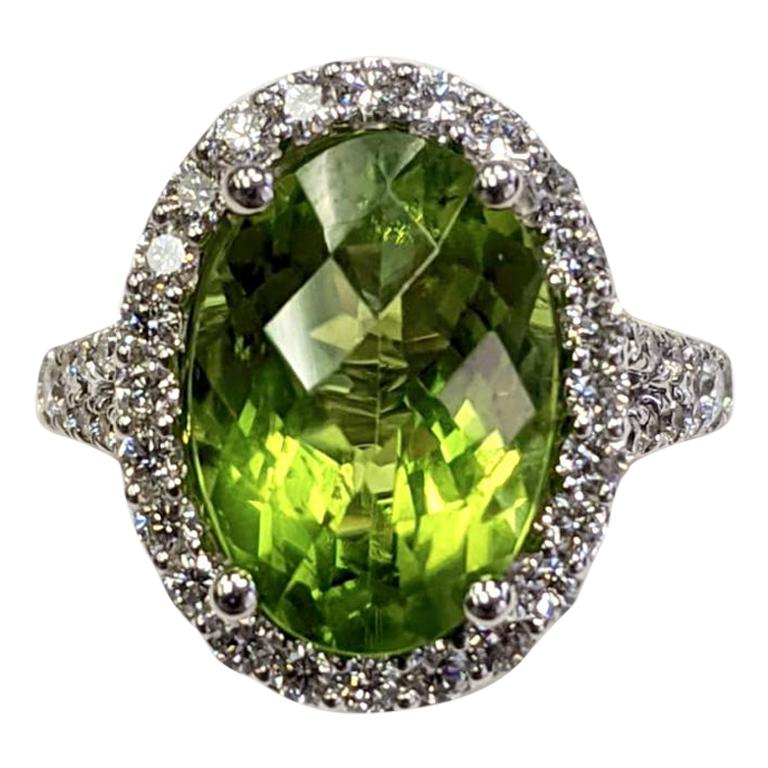 18 Karat White Gold Oval Cut Peridot and Diamond Ring For Sale at 1stDibs