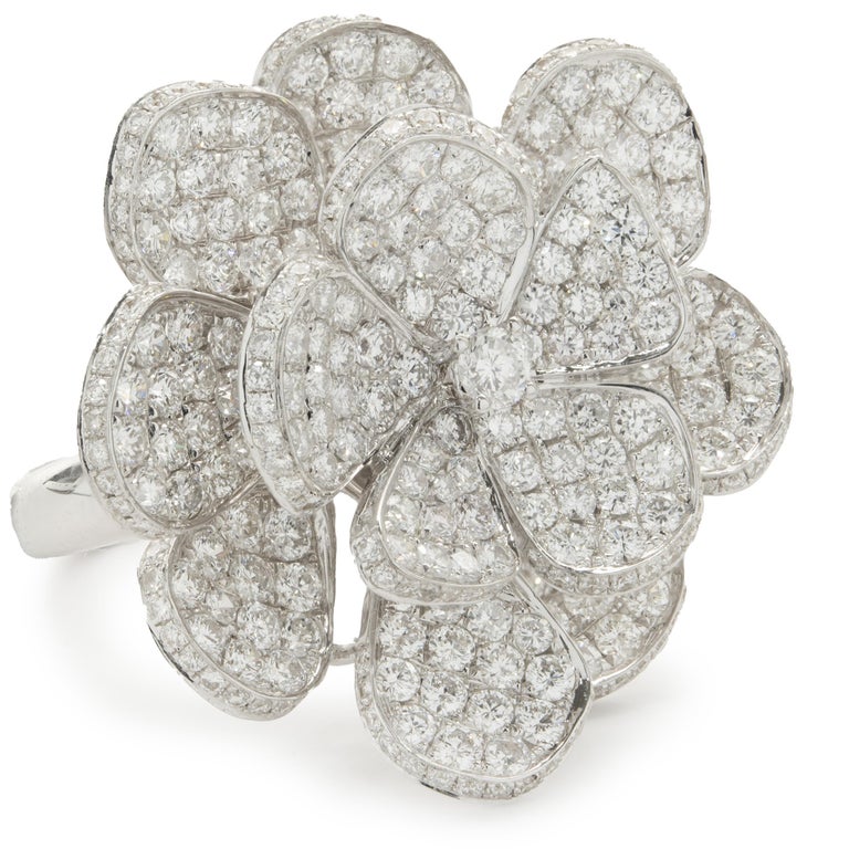 18 Karat White Gold Pave Diamond Flower Ring For Sale at 1stDibs