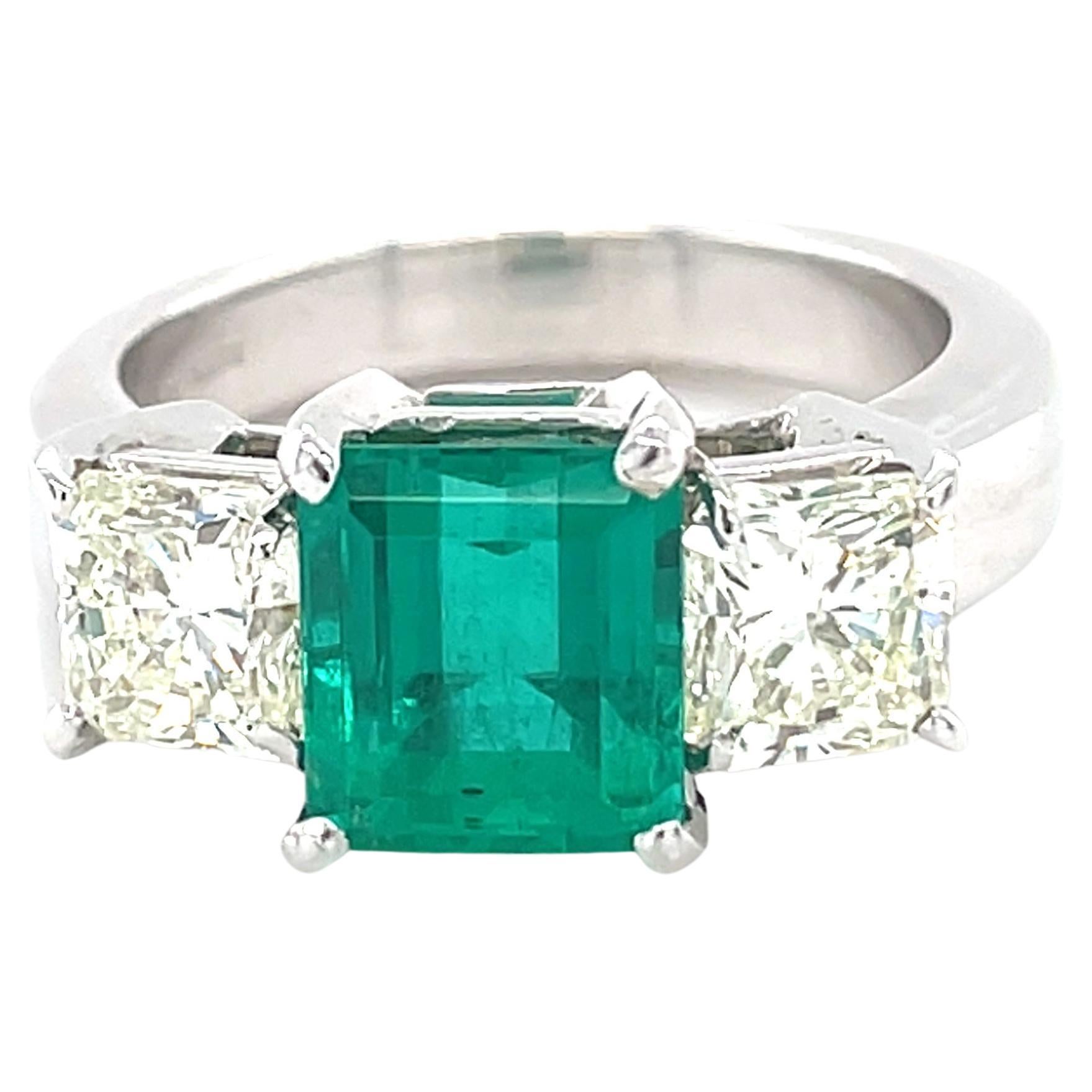 18 Karat Gold Emerald Ruby Cocktail Ring at 1stDibs