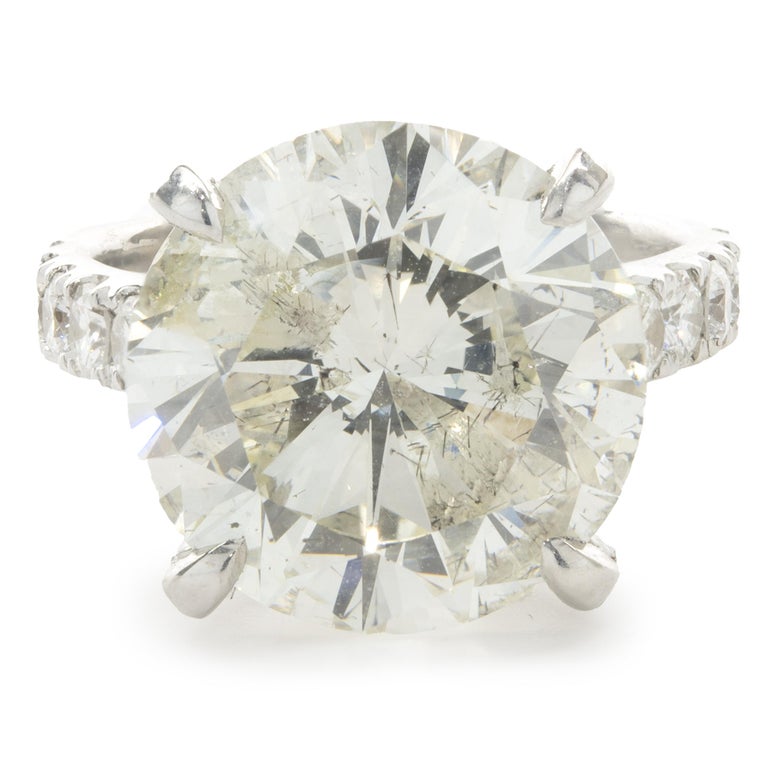 18 Karat White Gold Round Brilliant Cut Diamond Engagement Ring For ...
