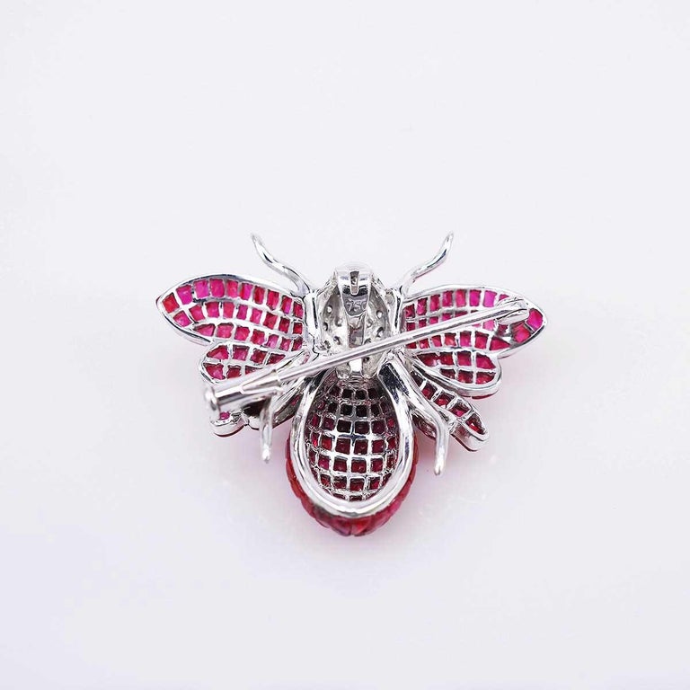 18 Karat White Gold Ruby Bee Brooch For Sale at 1stDibs