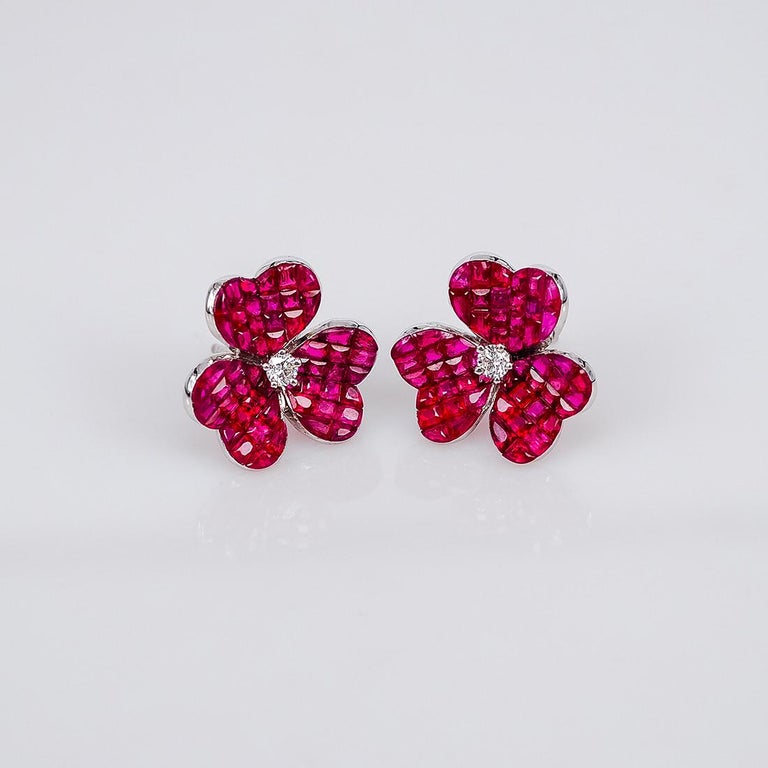 18 Karat White Gold Ruby Flower Stud Earrings For Sale at 1stDibs