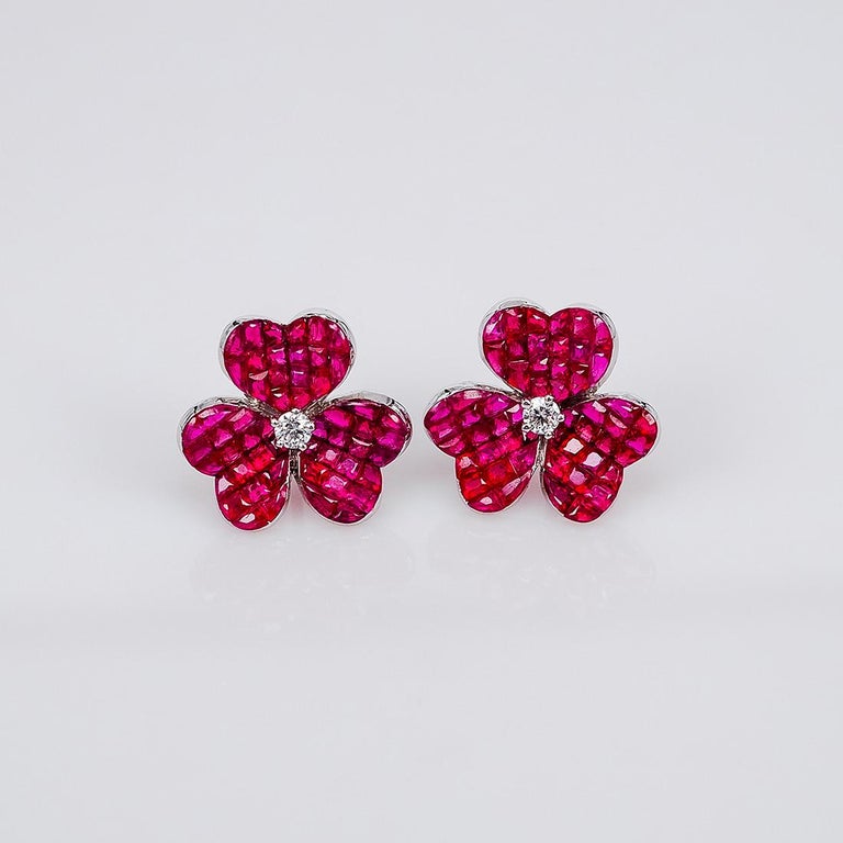 18 Karat White Gold Ruby Flower Stud Earrings For Sale at 1stDibs