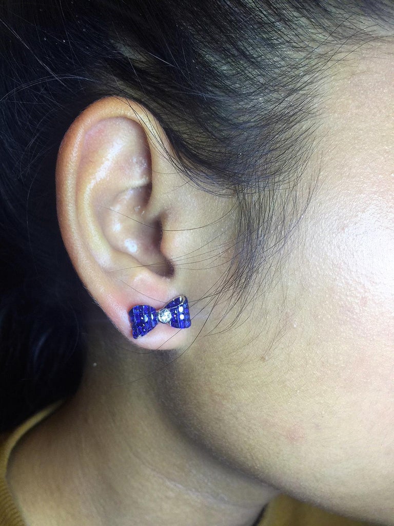 18 Karat White Gold Sapphire Stud Invisible Ribbon Earrings at 1stDibs