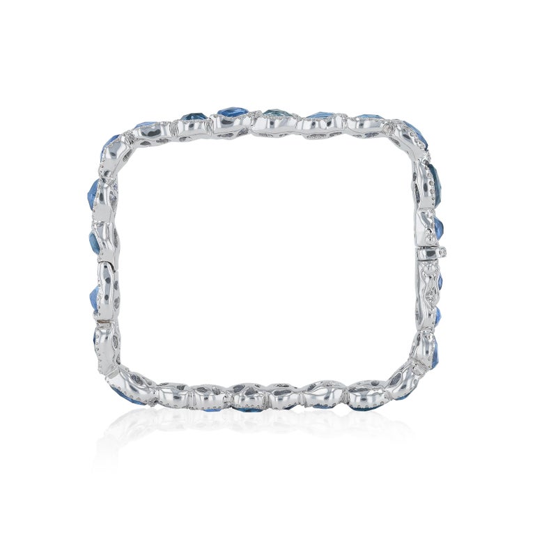 18 Karat White Gold Square Bangle with Blue Sapphires For Sale at 1stDibs