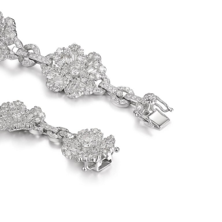 Taper Diamond 18 Karat White Gold flower Bracelet For Sale at 1stDibs