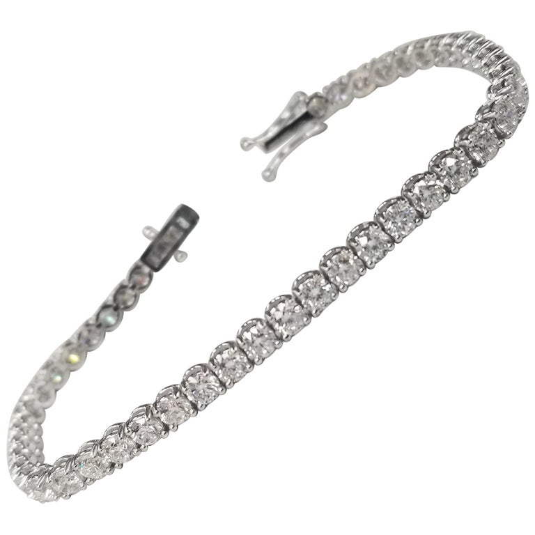 18 Karat White Gold Tennis Bracelet With 47 Round Diamonds 8 60 Carat