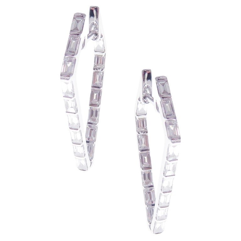 18-Karat White Gold White Baguette Diamonds Kite-Shaped Hoop Earrings ...
