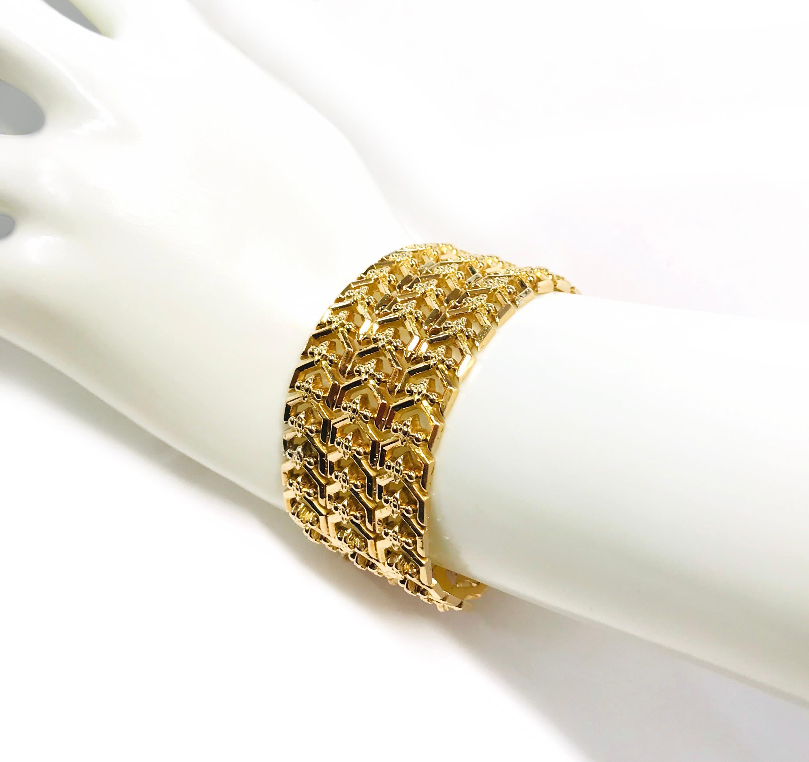 18 Karat Wide Chevron Link Bracelet For Sale at 1stDibs | thick chevron ...