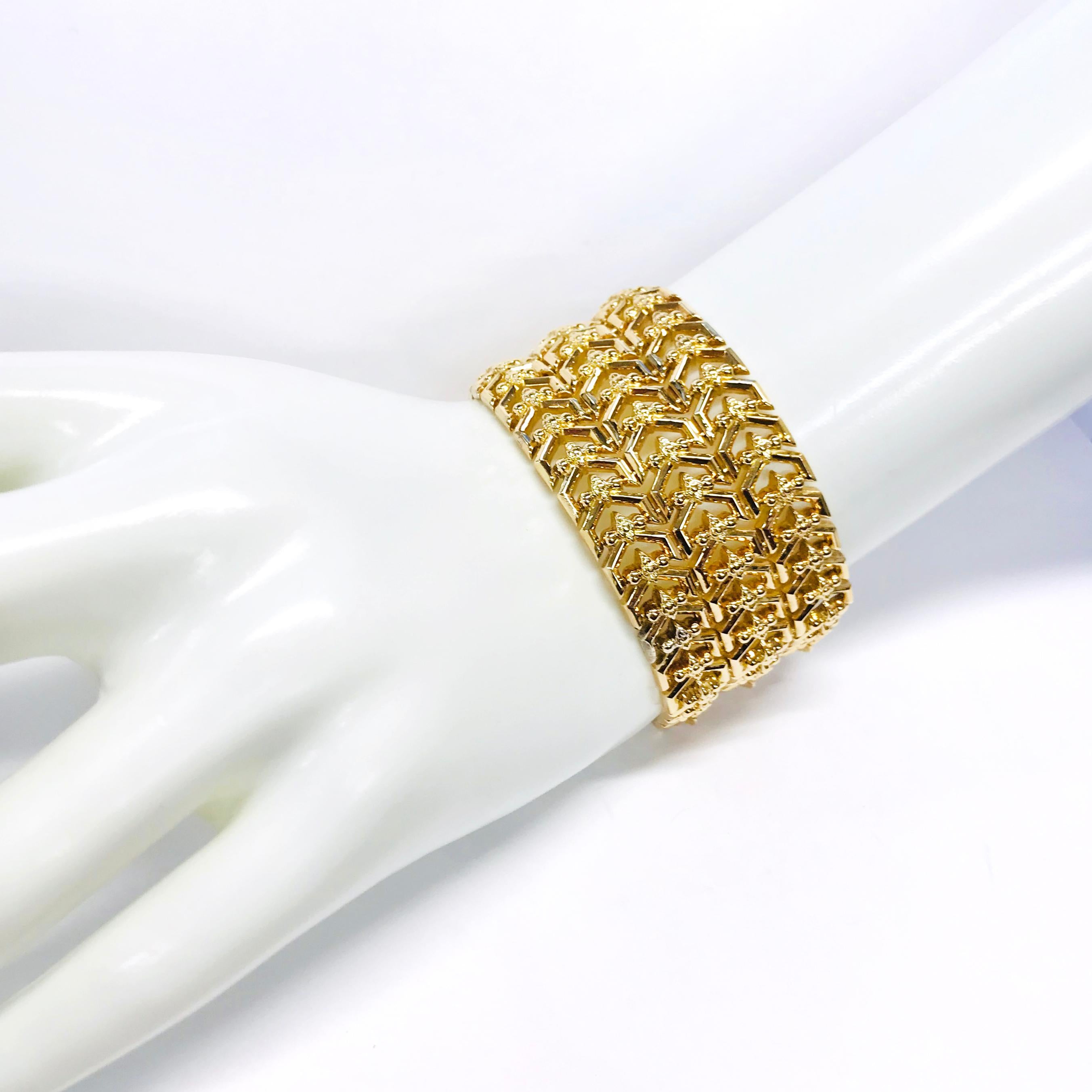 18 Karat Wide Chevron Link Bracelet For Sale at 1stDibs | thick chevron ...