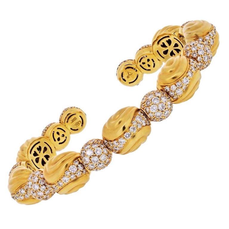 18 Karat Yellow Gold 10 Carat Fluted Bombe Diamond Cuff Bangle Bracelet ...