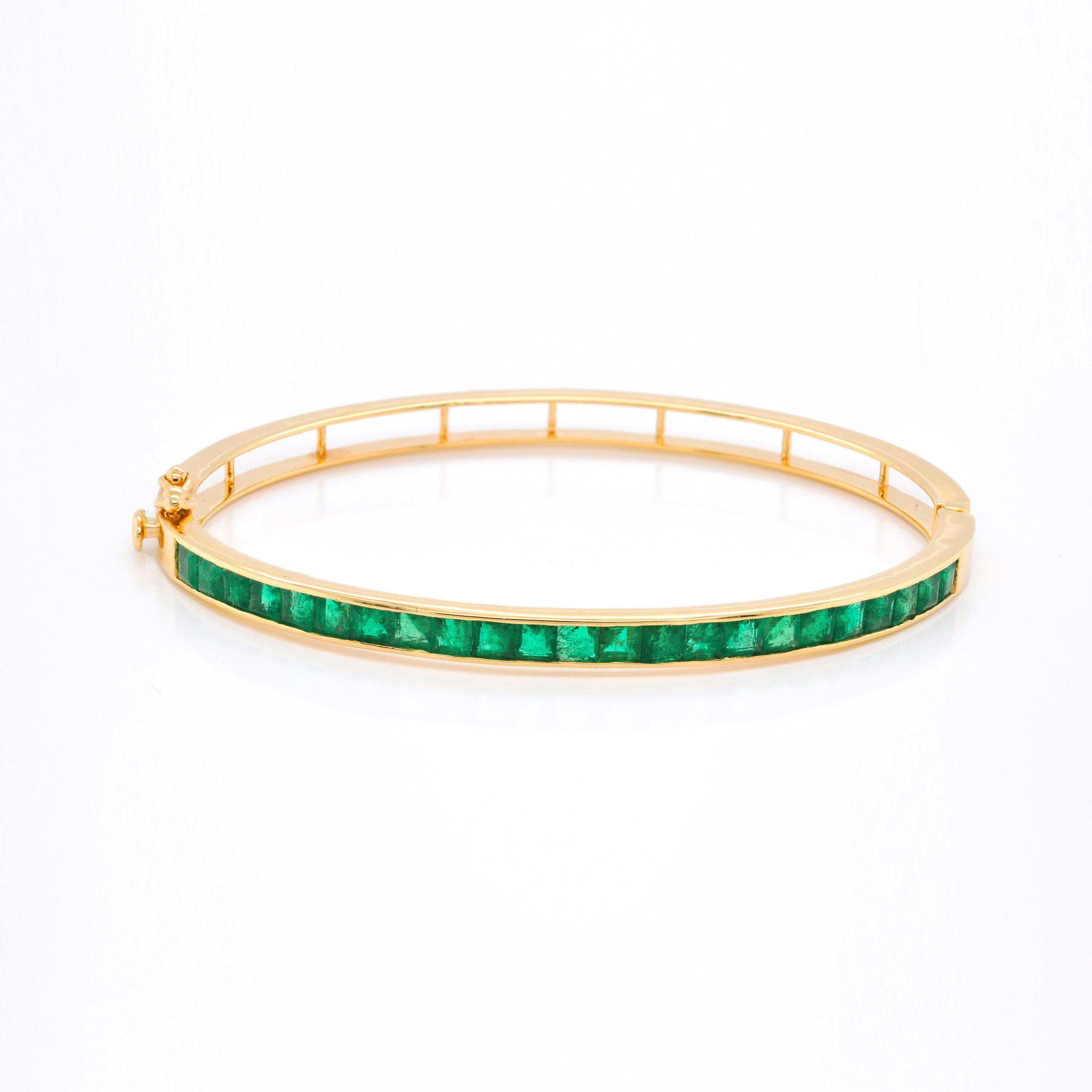 18 Karat Yellow Gold 3MM Square Channel-set Emerald Modern Bracelet For ...