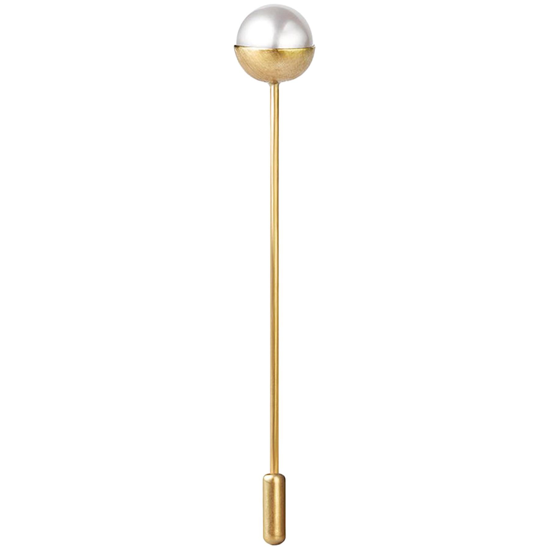 18 Karat Yellow Gold Akoya Pearl Lapel Pin For Sale at 1stDibs