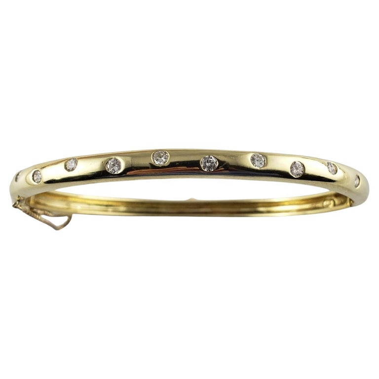 18 Karat Yellow Gold and Diamond Bangle Bracelet For Sale at 1stDibs