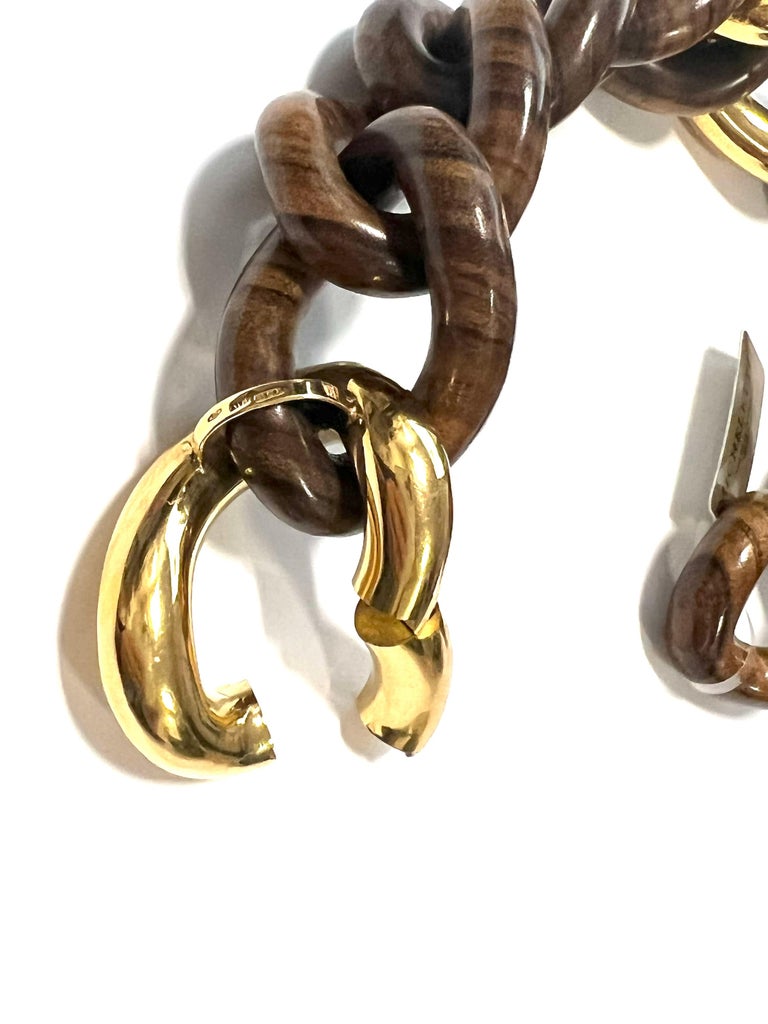 18 Karat Yellow Gold And Palissander Groumette Big Link Bracelet For