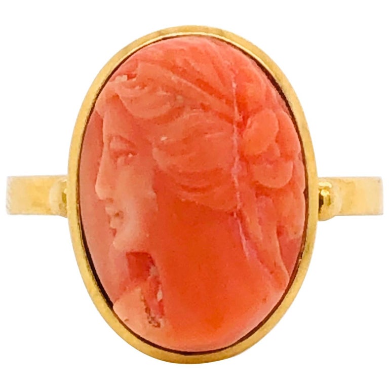 18 Karat Yellow Gold and Shell Cameo Ring at 1stDibs